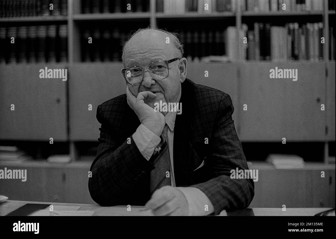 Reading poetry city Black and White Stock Photos & Images - Alamy