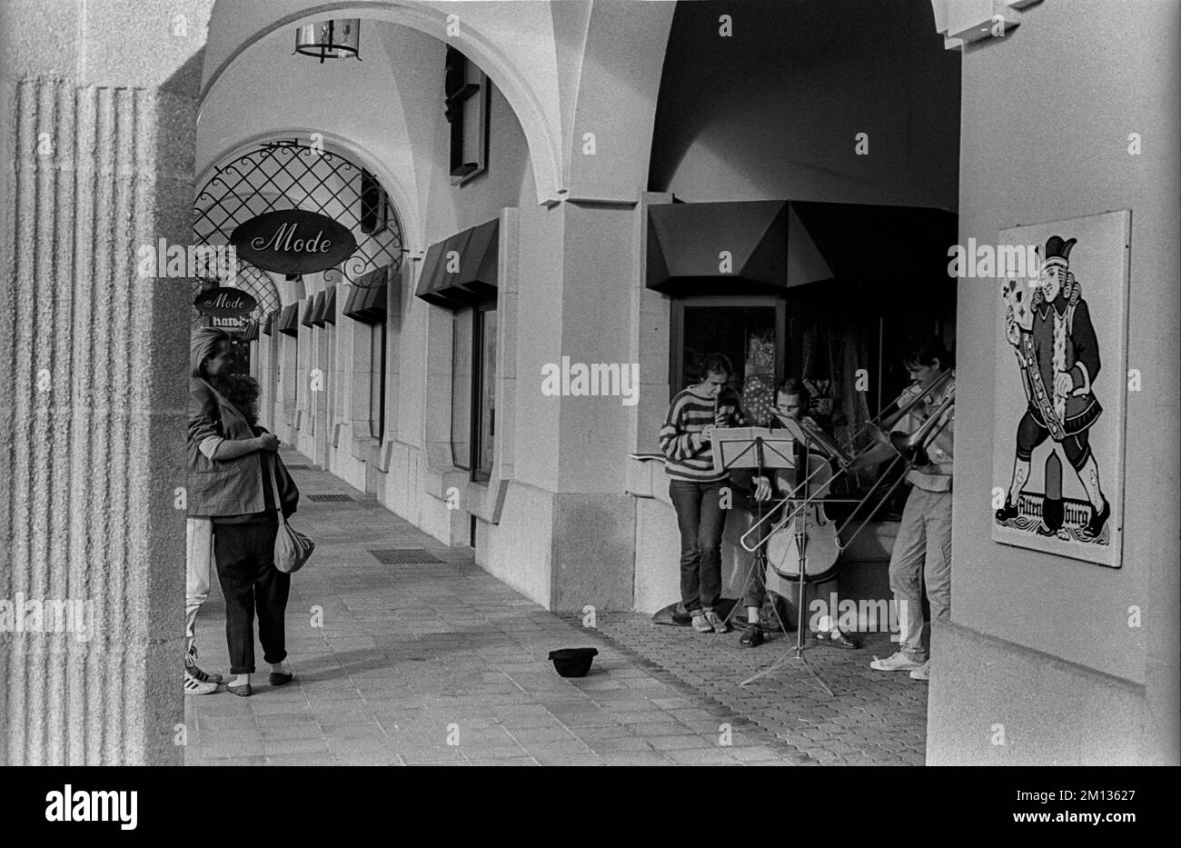 GDR, Berlin, 15.06.1988, student band, Passage am Nikolaiviertel ...