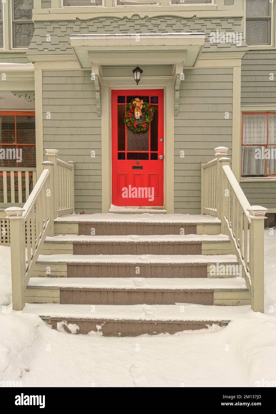Wreath decorating a red front door Stock Photo - Alamy