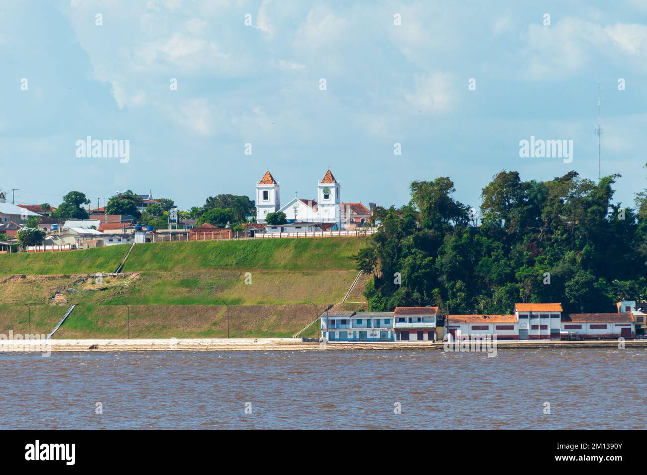 Amazon rainforest village tourist hi-res stock photography and images ...