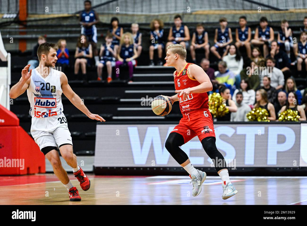Limburg's Alexander Stein and Oostende's Keye van der Vuurst de Vries ...