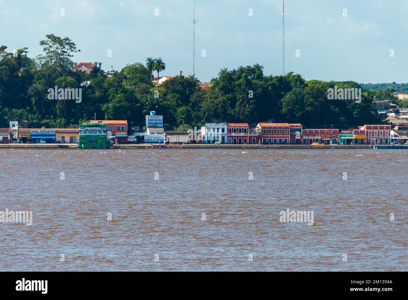 Amazon rainforest village tourist hi-res stock photography and images ...