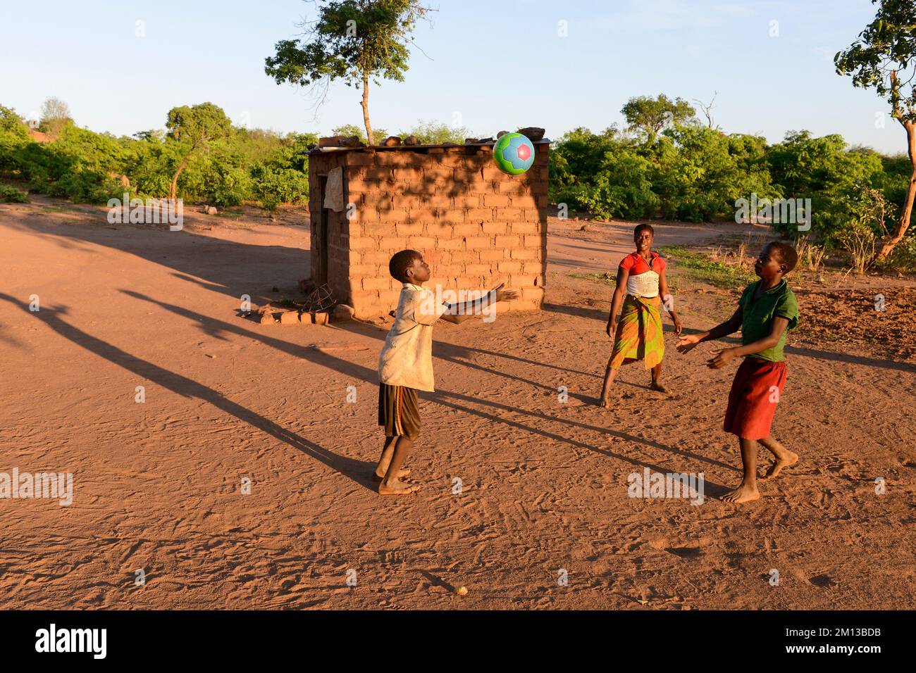 ZAMBIA, Sinazongwe, Tonga tribe, village Siabunkululu, children play ...