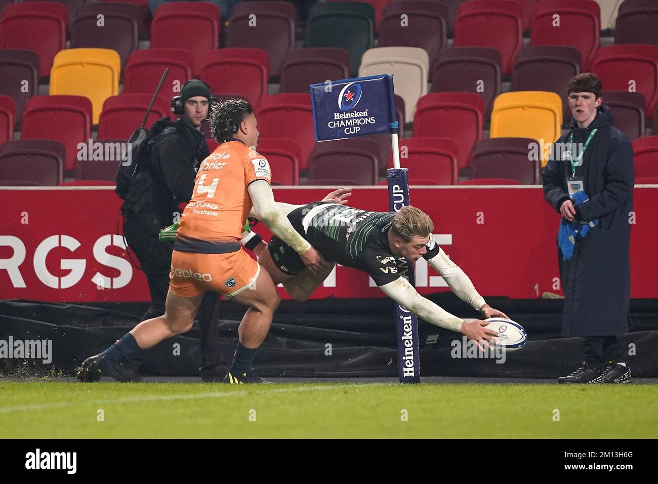 London Irish's Ollie Hassell-Collins attempts to score a try but is ...