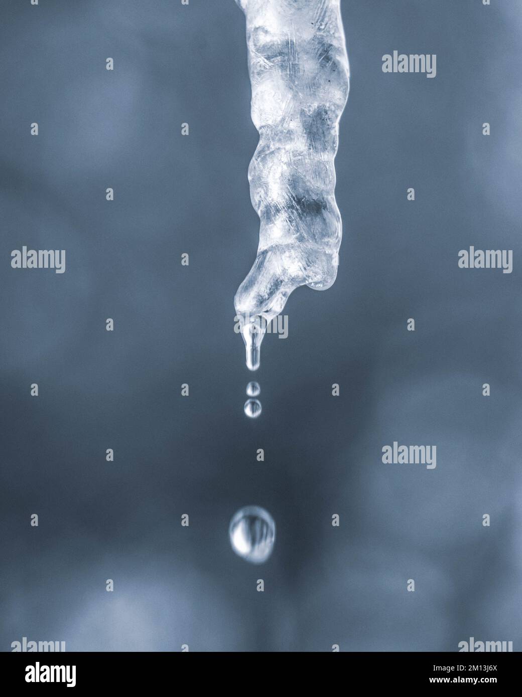 Vertical drips hi-res stock photography and images - Alamy