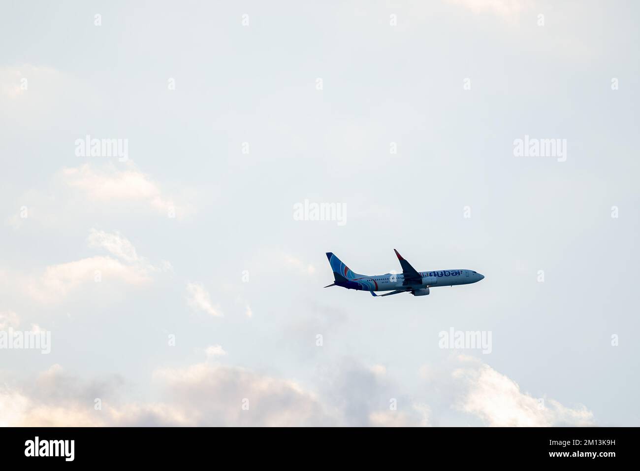 "Fly Dubai" Boeing 737-800 on the short final to Doha to Dubai Airport ...