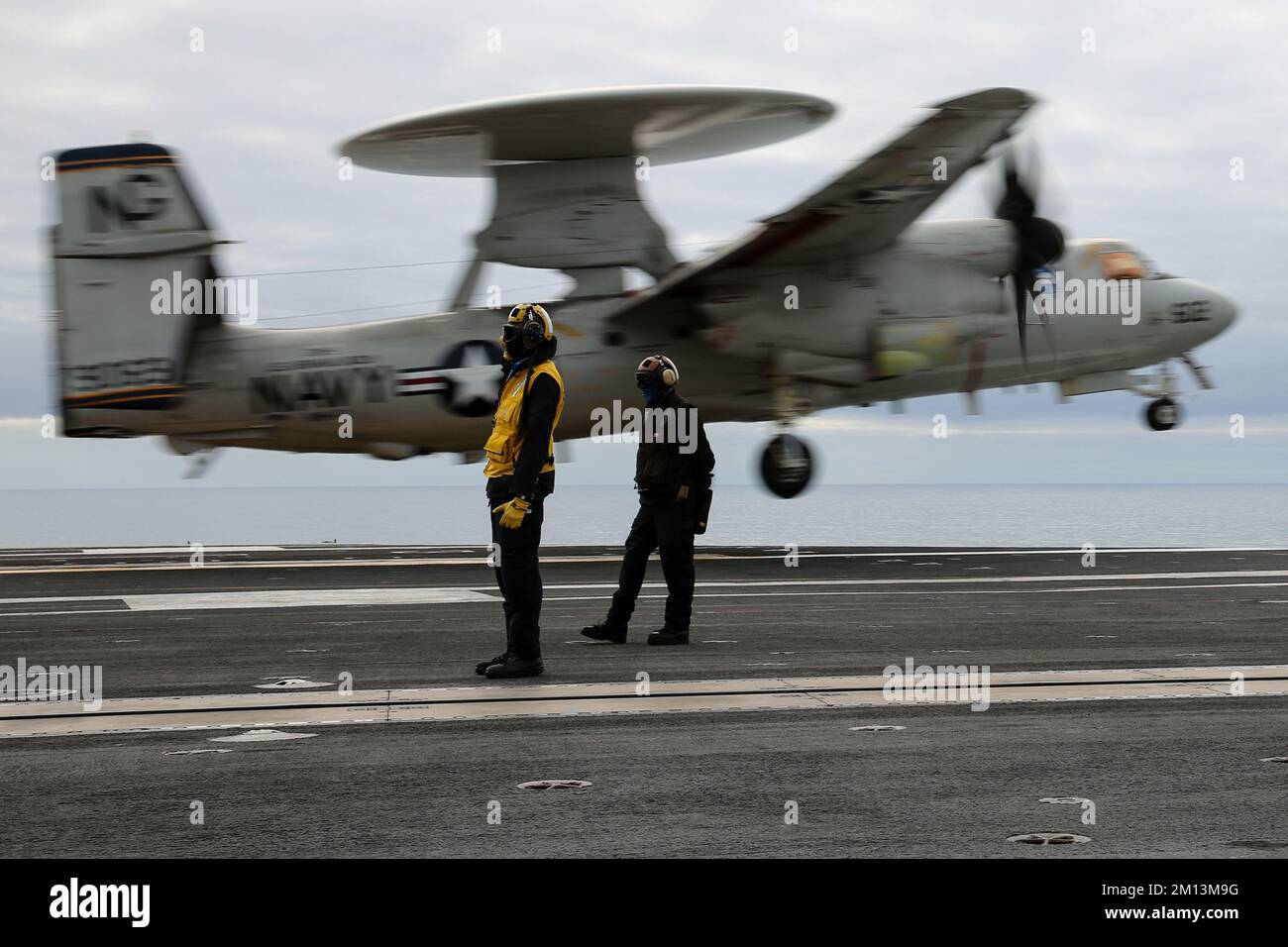 221201-N-DN347-1045 PACIFIC OCEAN (Dec. 1, 2022) An E-2D Hawkeye ...
