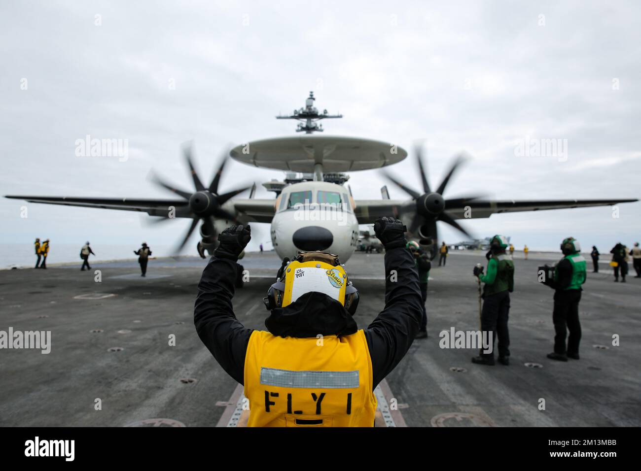 221201-N-DN347-1159 PACIFIC OCEAN (Dec. 1, 2022) Aviation Boatswain's ...