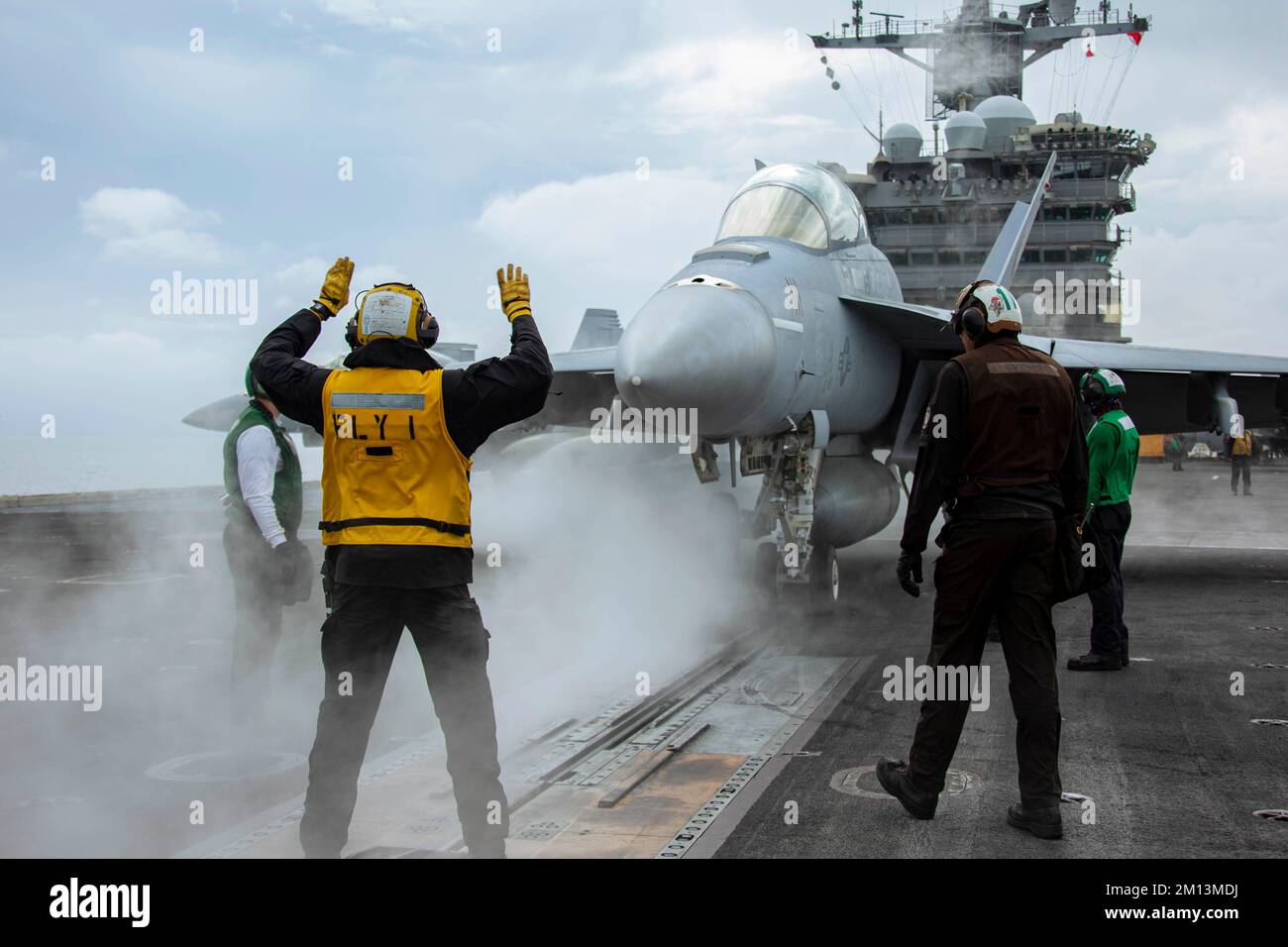 221203-N-MU675-1100 PACIFIC OCEAN (Dec. 3, 2022) Aviation Boatswain’s ...