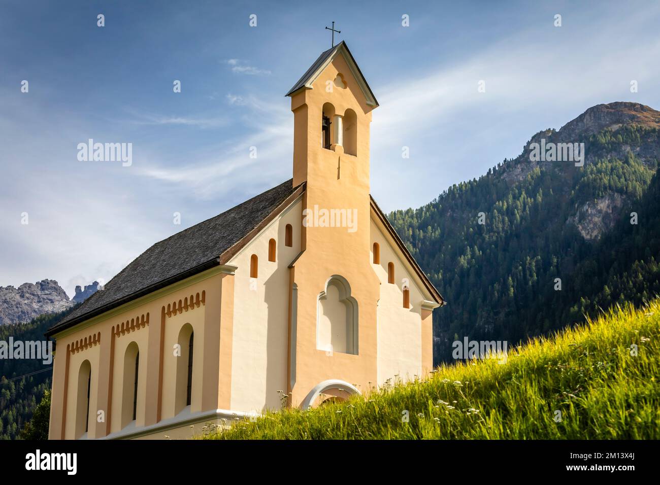 Idyllic landscape of Ardez church, Engadine, Swiss Alps, Switzerland ...