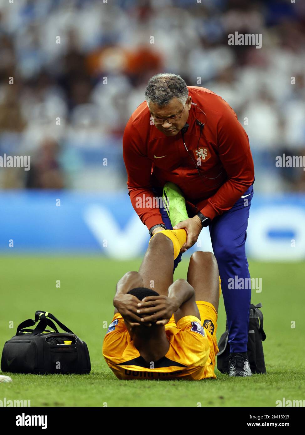 World cup football player physio hi-res stock photography and images ...