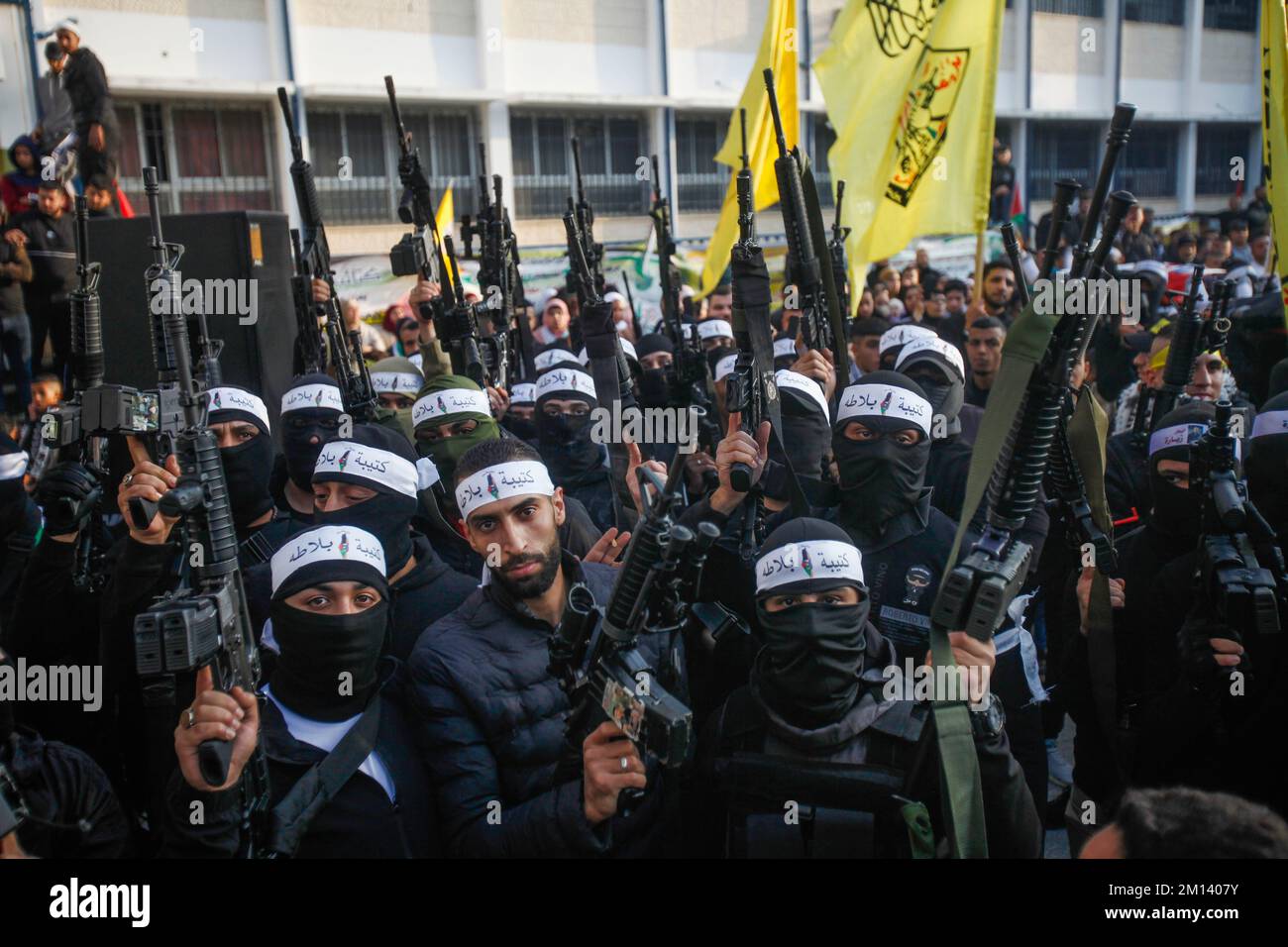 Nablus, Palestine. 09th Dec, 2022. Palestinian gunmen from the Balata ...