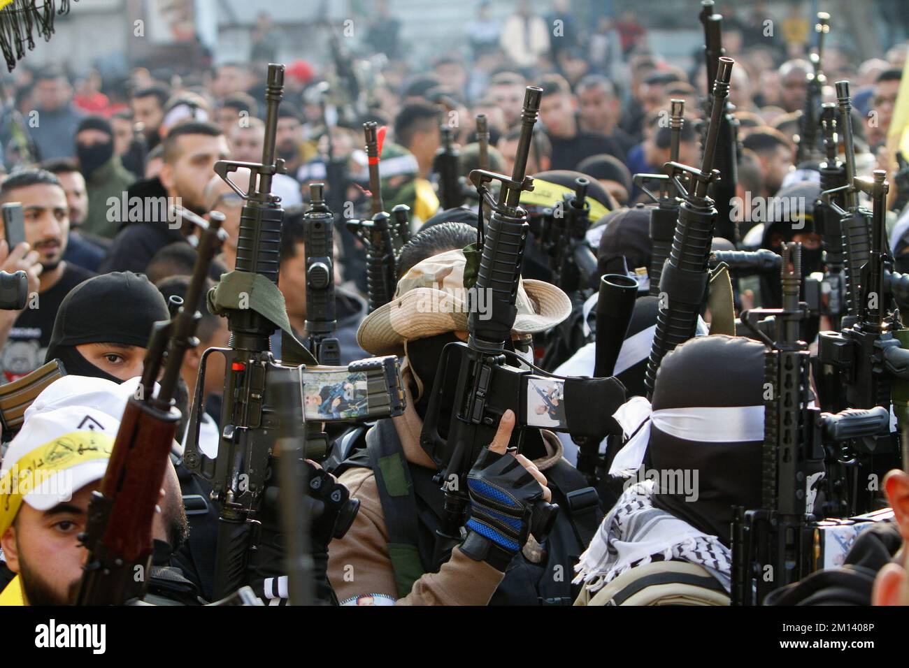 Nablus, Palestine. 09th Dec, 2022. Palestinian gunmen from the Balata ...