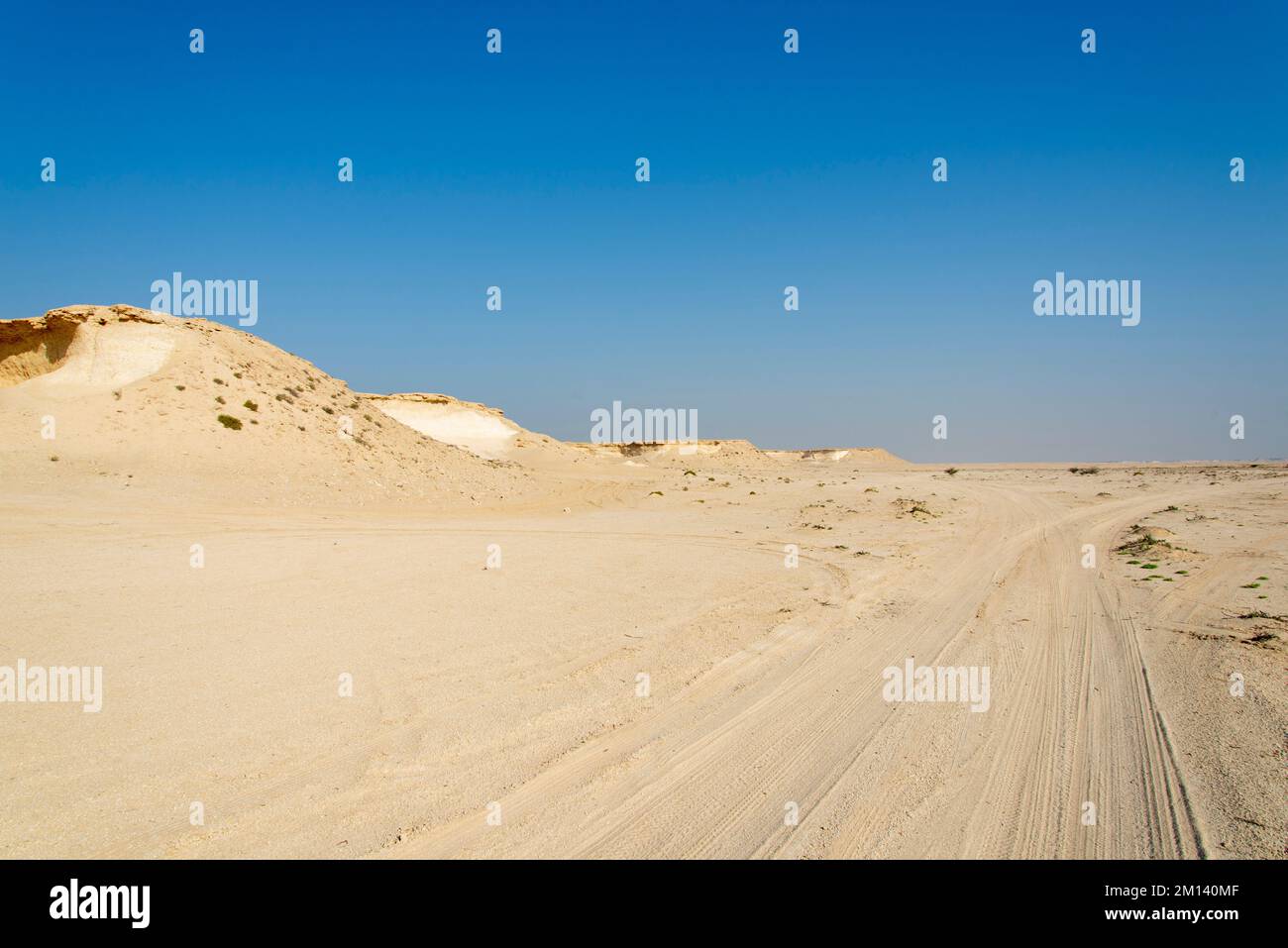 Richard Serra Desert - Qatar Stock Photo - Alamy