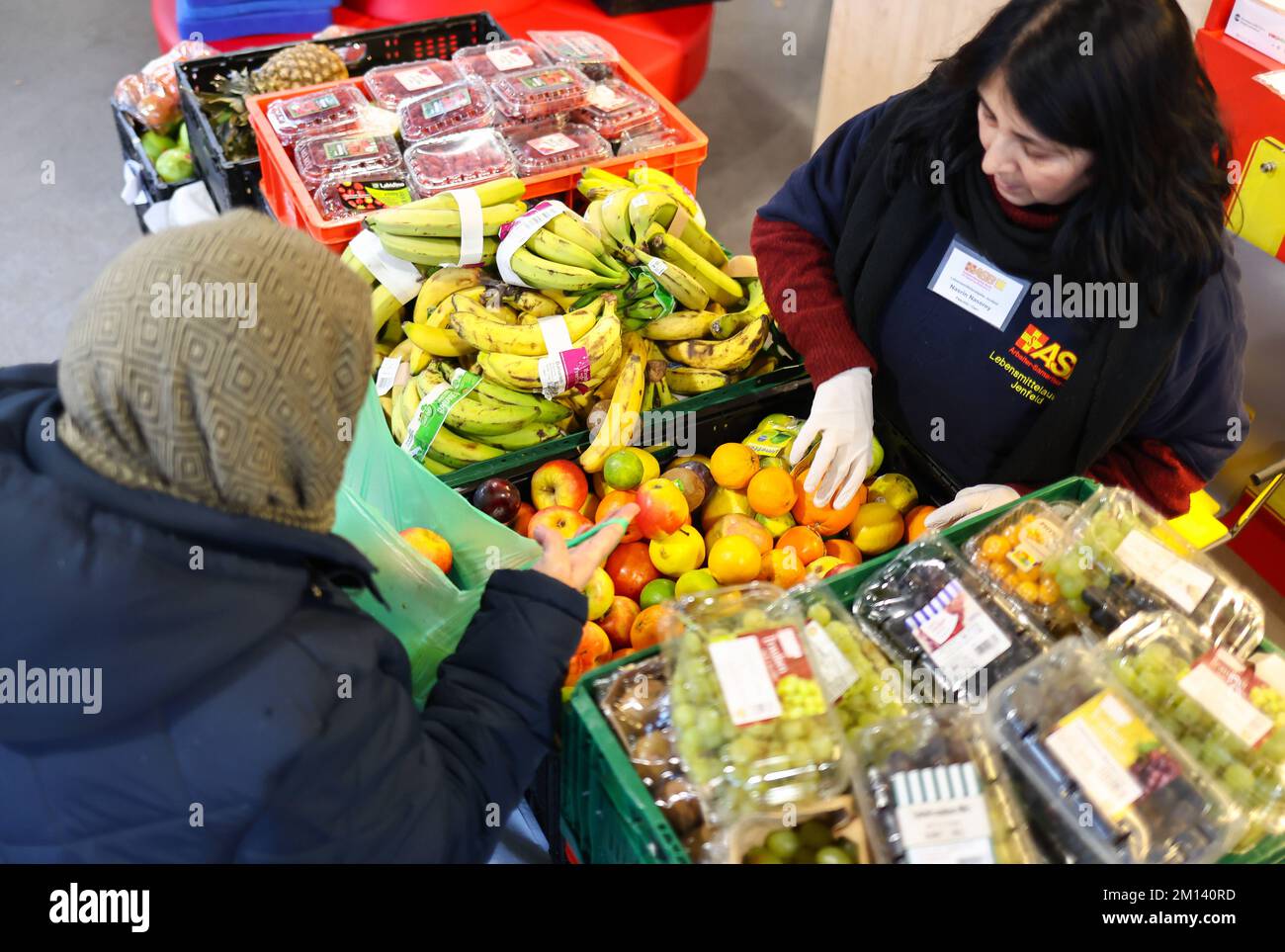 Hamburg, Germany. 08th Dec, 2022. Different types of fruit are ...