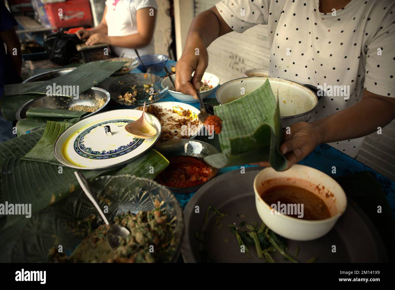 Streetside culinary vendor hi-res stock photography and images - Alamy