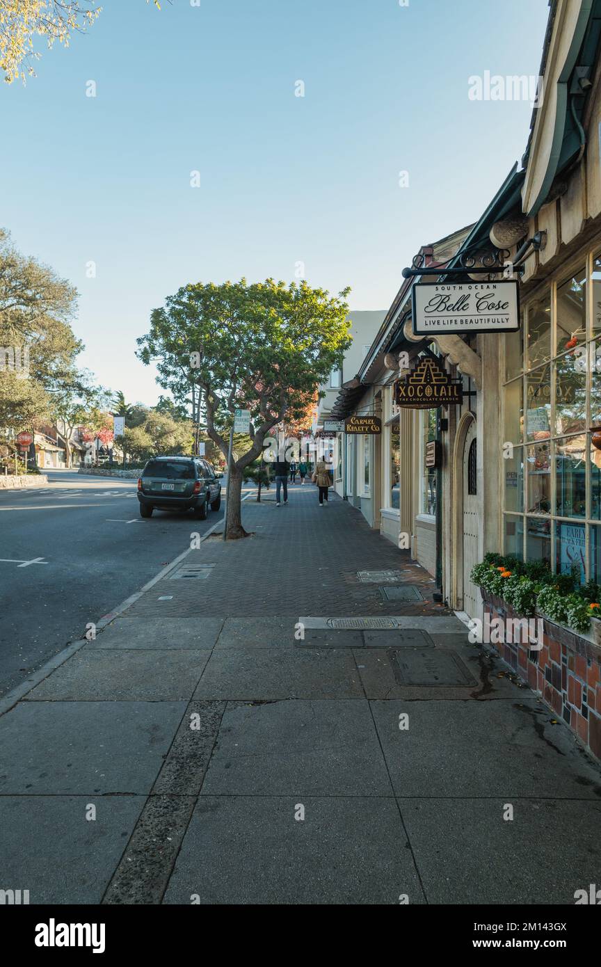 Carmel by the sea shopping hi-res stock photography and images - Alamy