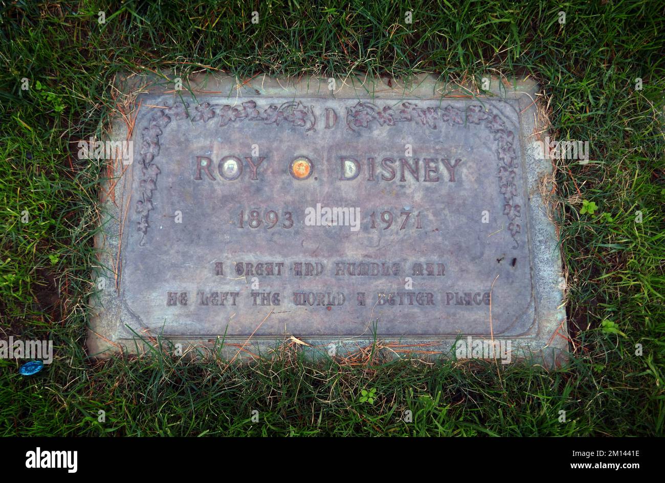 Los Angeles, California, USA 8th December 2022 Roy Disney's Grave in Sheltering Hills Section at ...