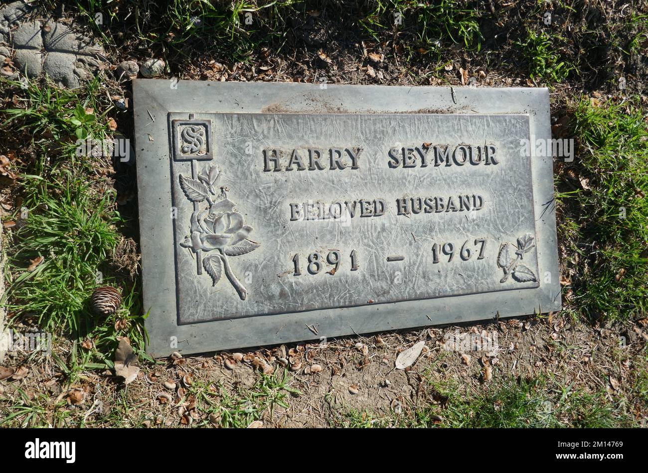 Los Angeles, California, USA 8th December 2022 Actor Harry Seymour's Grave in Moses at Mount ...