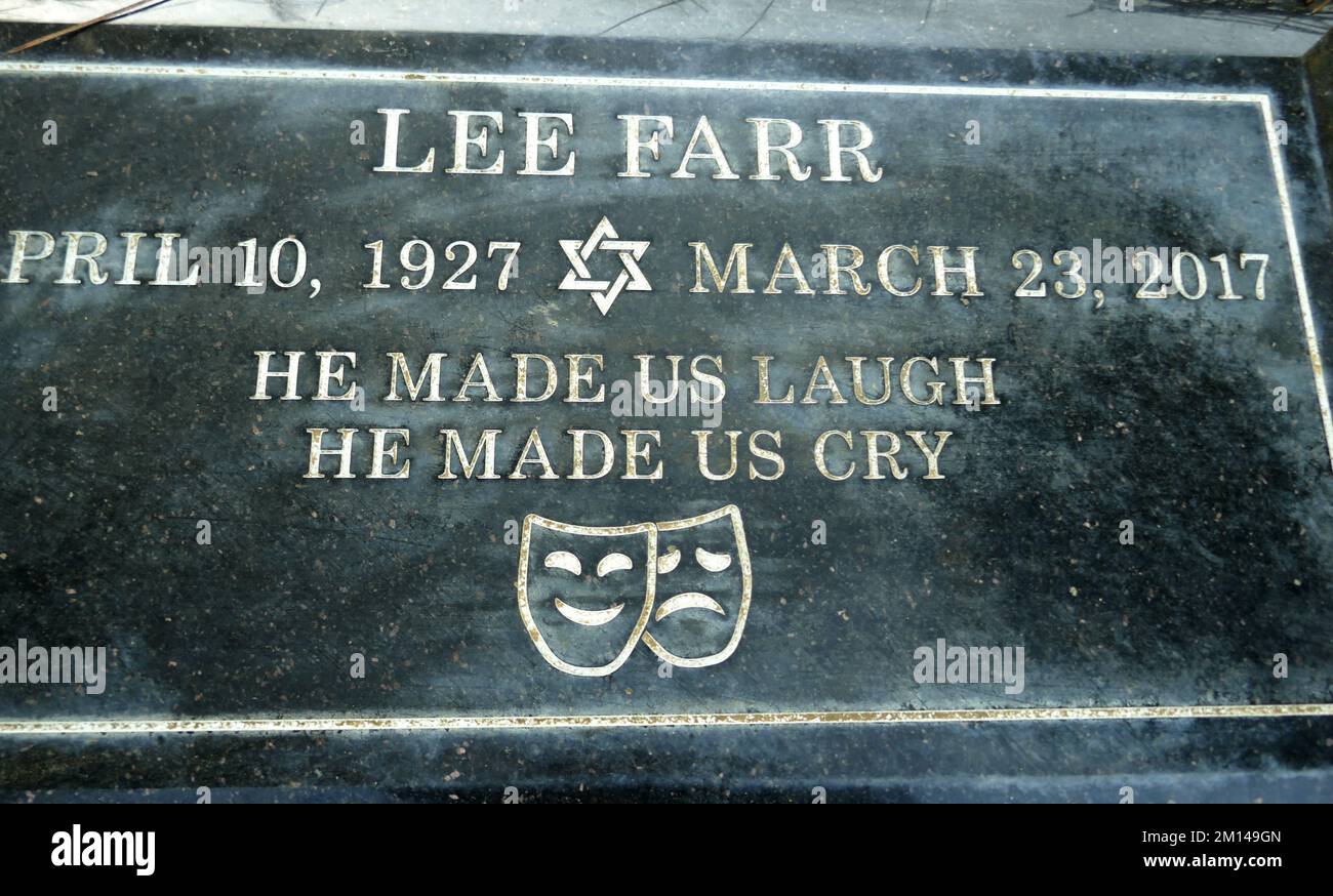 Los Angeles, California, USA 8th December 2022 Actor Lee Farr's Grave ...