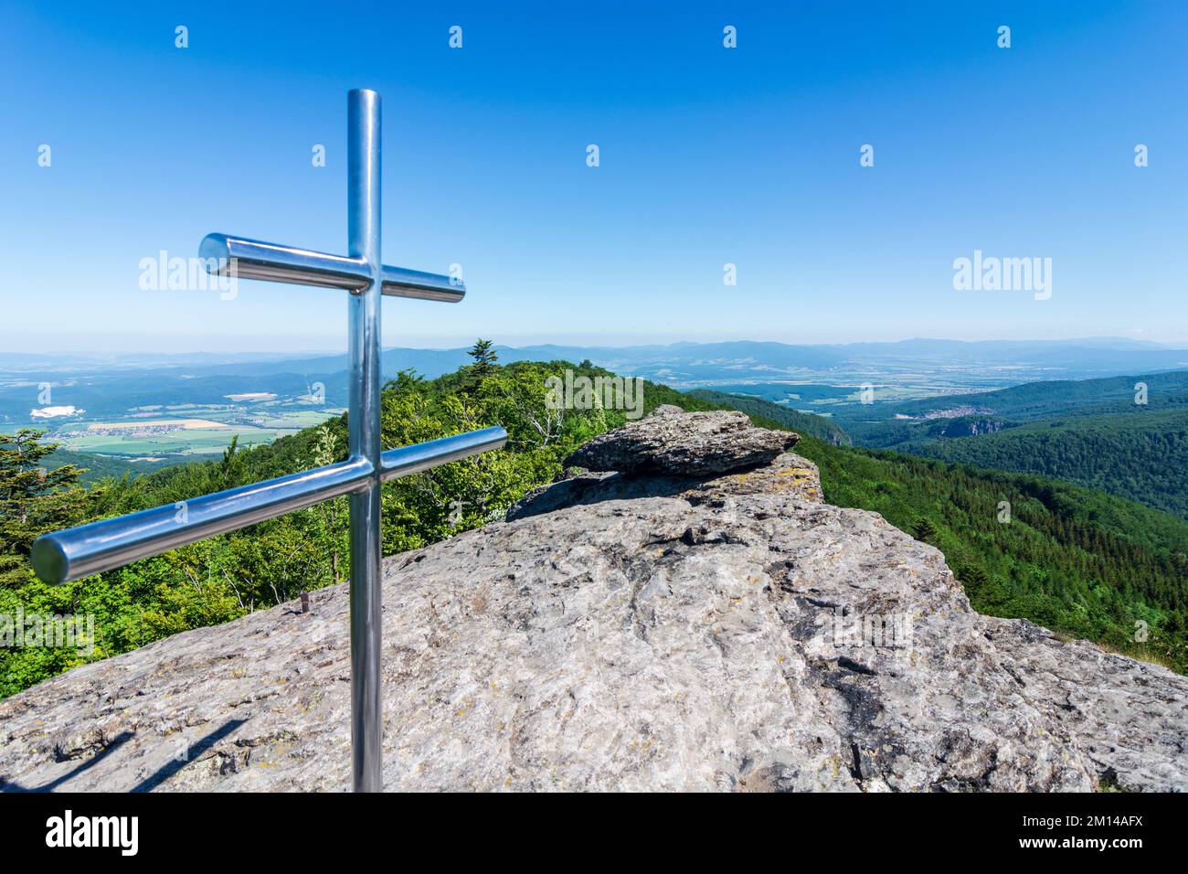 Vtacnik Mountains (Vogelgebirge): summit Buchlov, summit cross in ...
