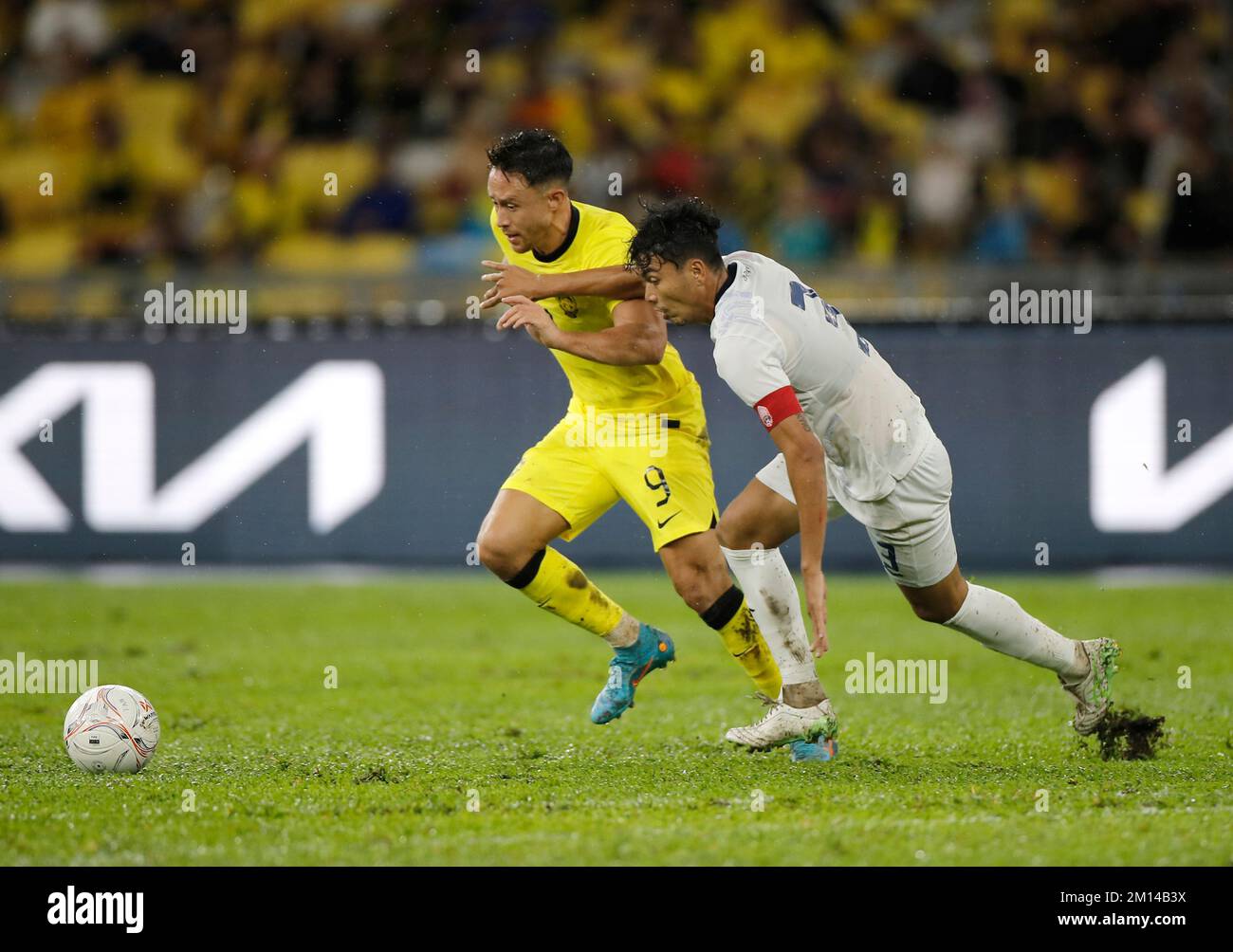 Darren Yee Deng Lok of Malaysia (L) and Choun Chanchav of Cambodia in ...