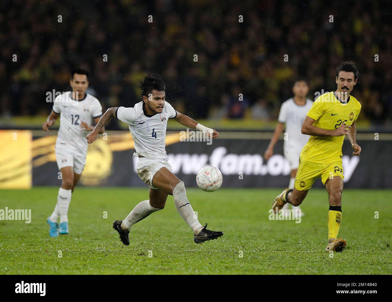 Tes Sambath of Cambodia (L) and David William Rowley of Malaysia in ...