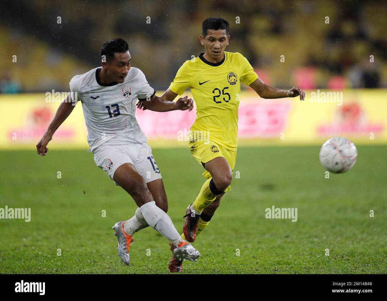 Sareth Krya of Cambodia (L) and Mohd Nor Hakim Hassan of Malaysia in ...
