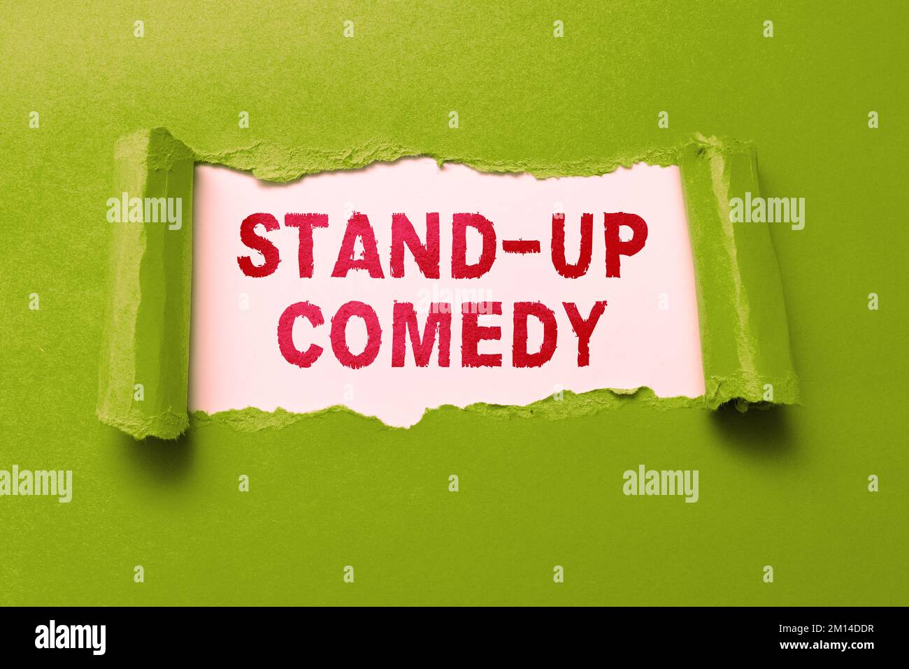 Audience laughing comedy club hi-res stock photography and images - Alamy