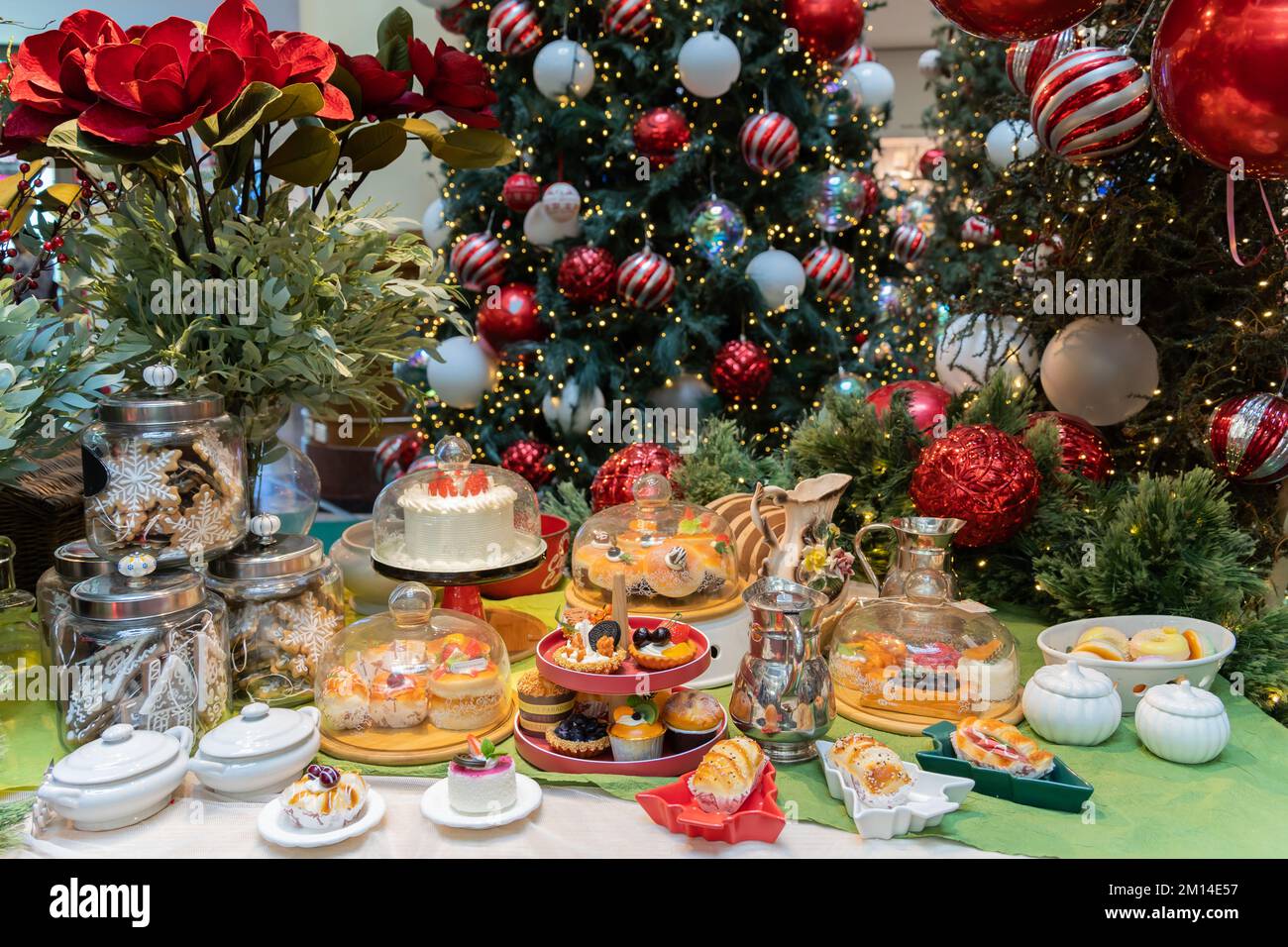Beautiful food setting christmas hi-res stock photography and images ...