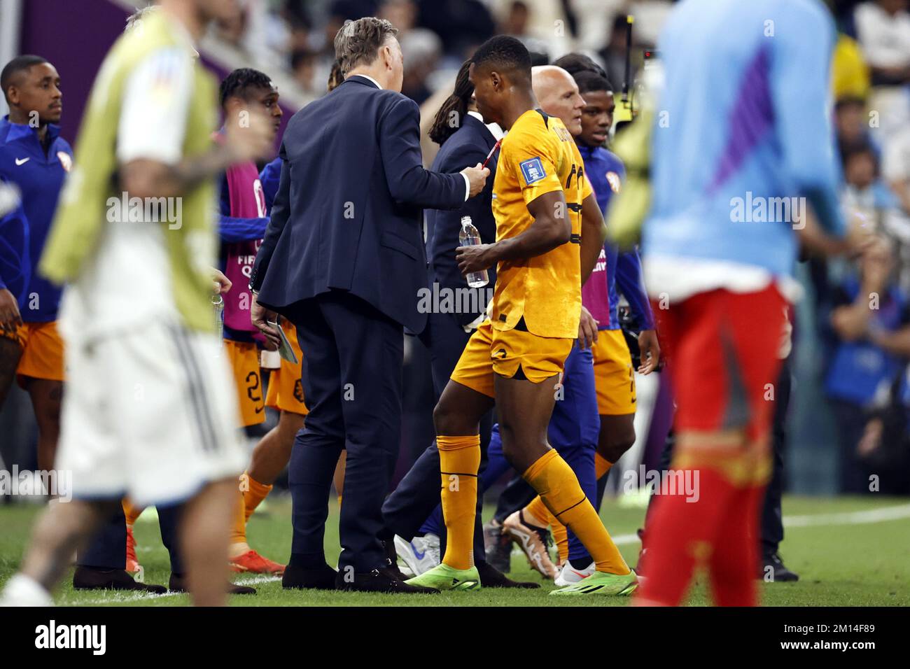 Al Daayen, Qatar. 09th Dec, 2022. eAL DAAYEN - (lr) Holland coach Louis ...