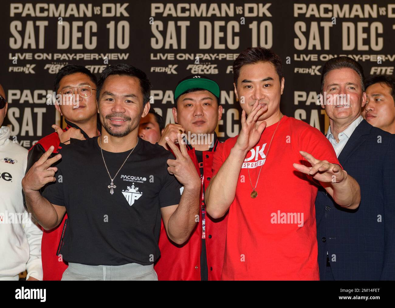 Former Filipino boxer Emmanuel Dapidran Pacquiao Sr. (L), and South ...