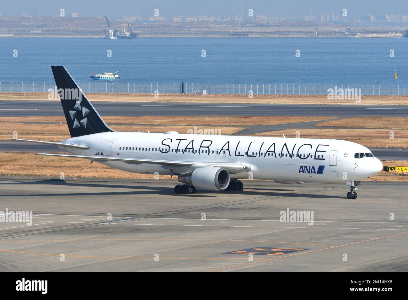 All nippon airways ja614a hi-res stock photography and images - Alamy