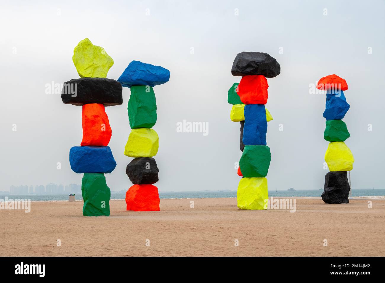 Doha mountains hi-res stock photography and images - Alamy