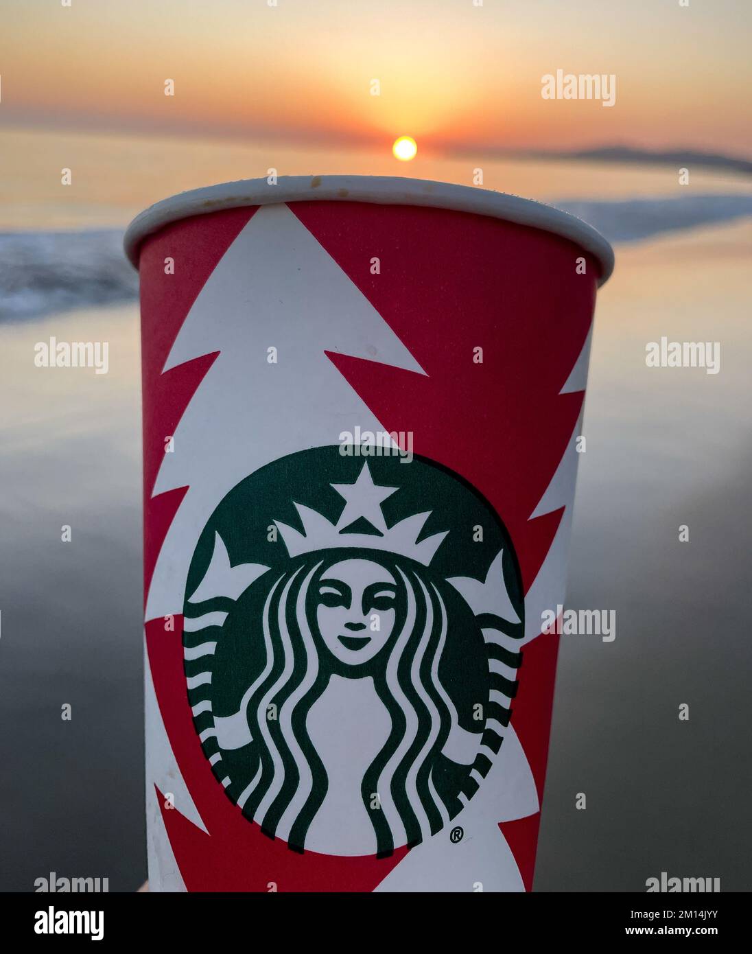 Montecito, California, USA. 29th Nov, 2022. The Sun setting over the ...