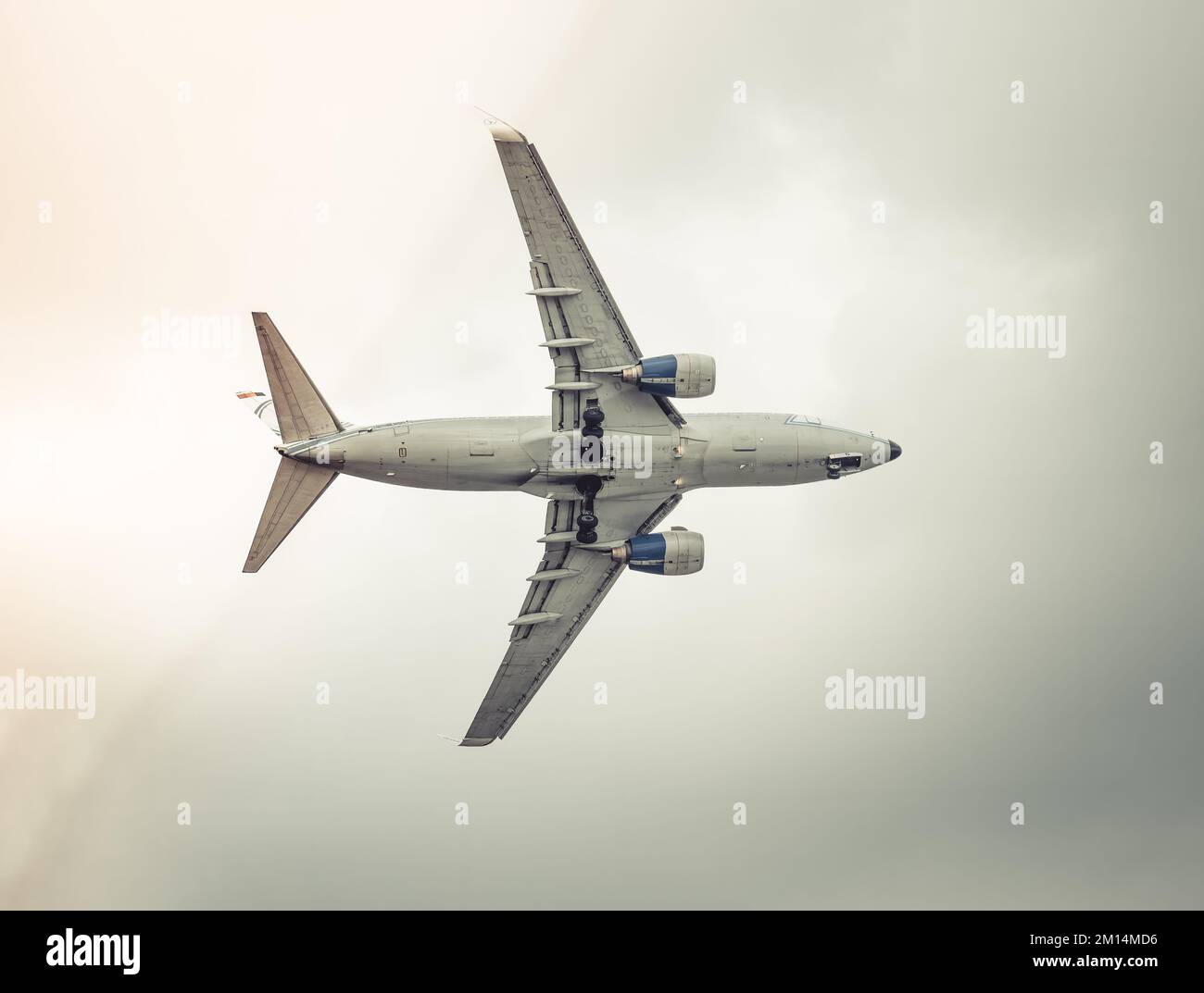 Close up of a commercial airplane flying Stock Photo - Alamy