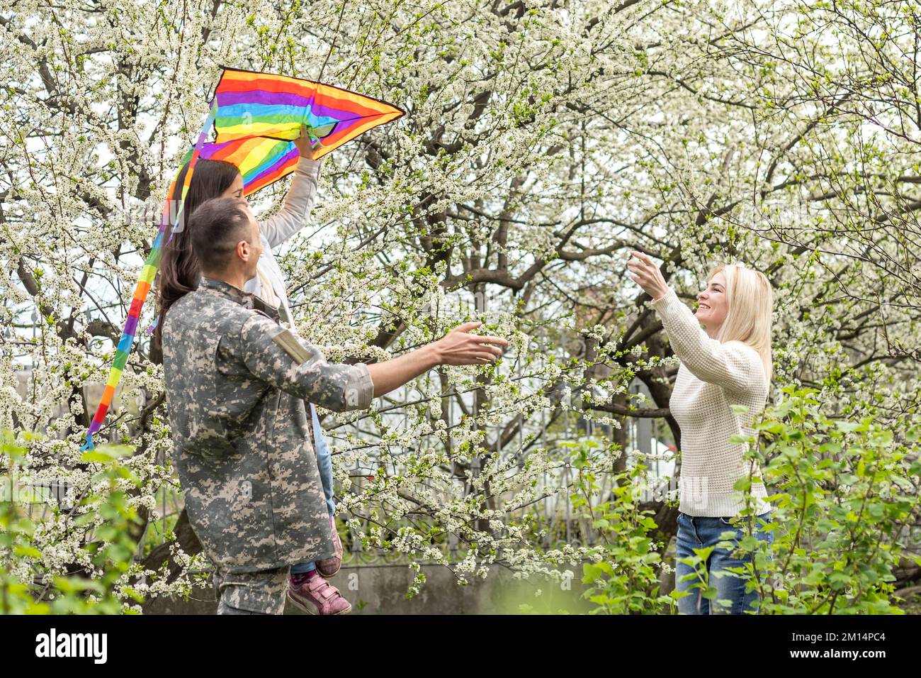 Happy soldier with family in park Stock Photo - Alamy