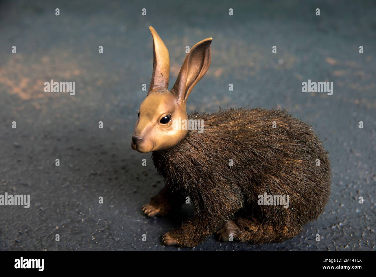 hand made rabbit figure with metal wire Stock Photo - Alamy