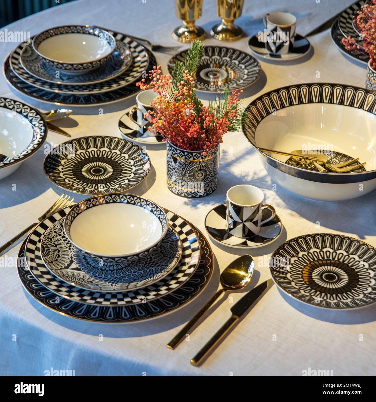 Artistic dinner table design hi-res stock photography and images - Alamy