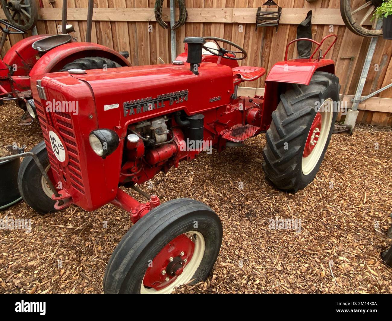Red vintage farmall tractor hi-res stock photography and images - Alamy