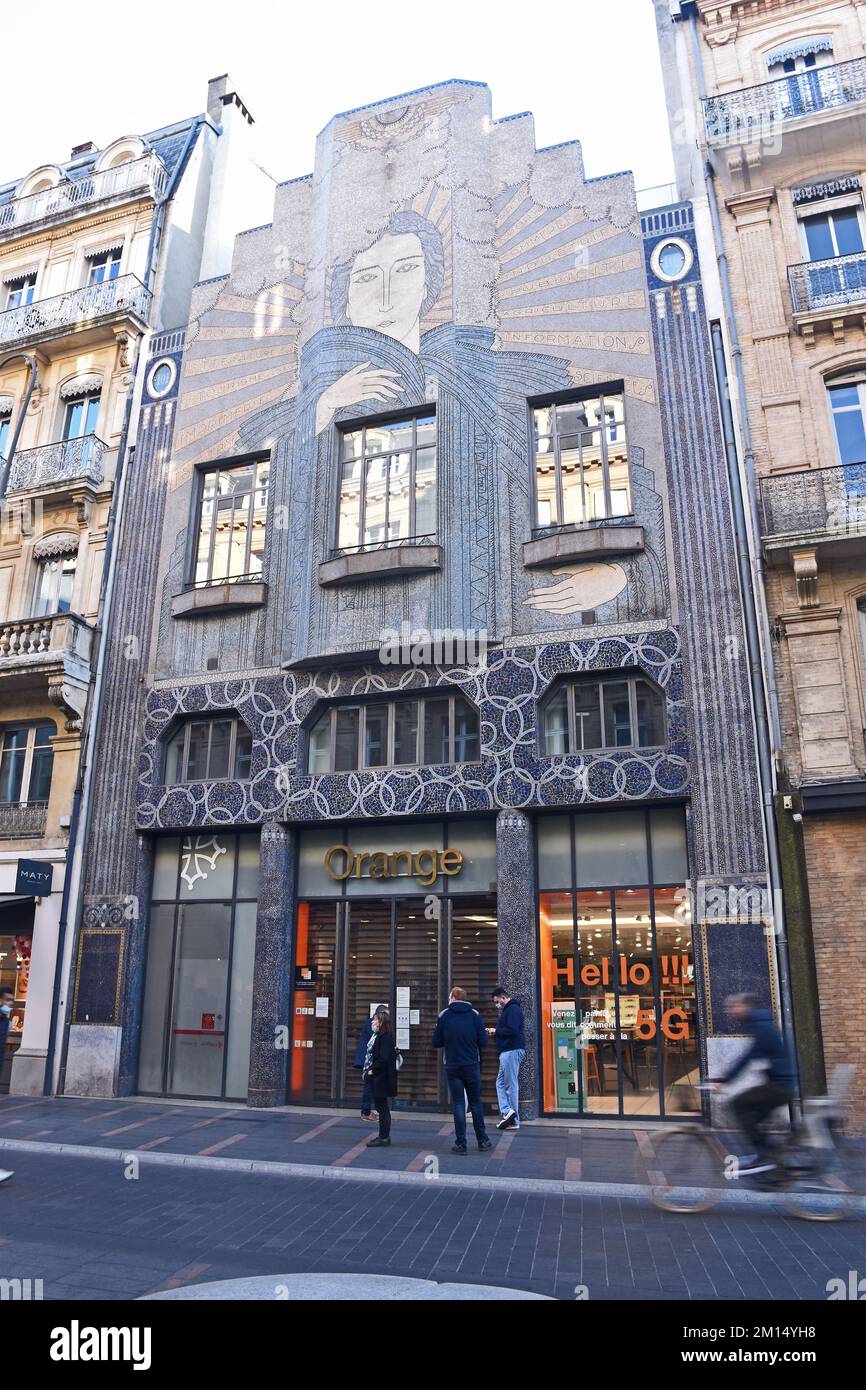 The former offices of the La Dépéche du Midi newspaper, built in 1932 ...