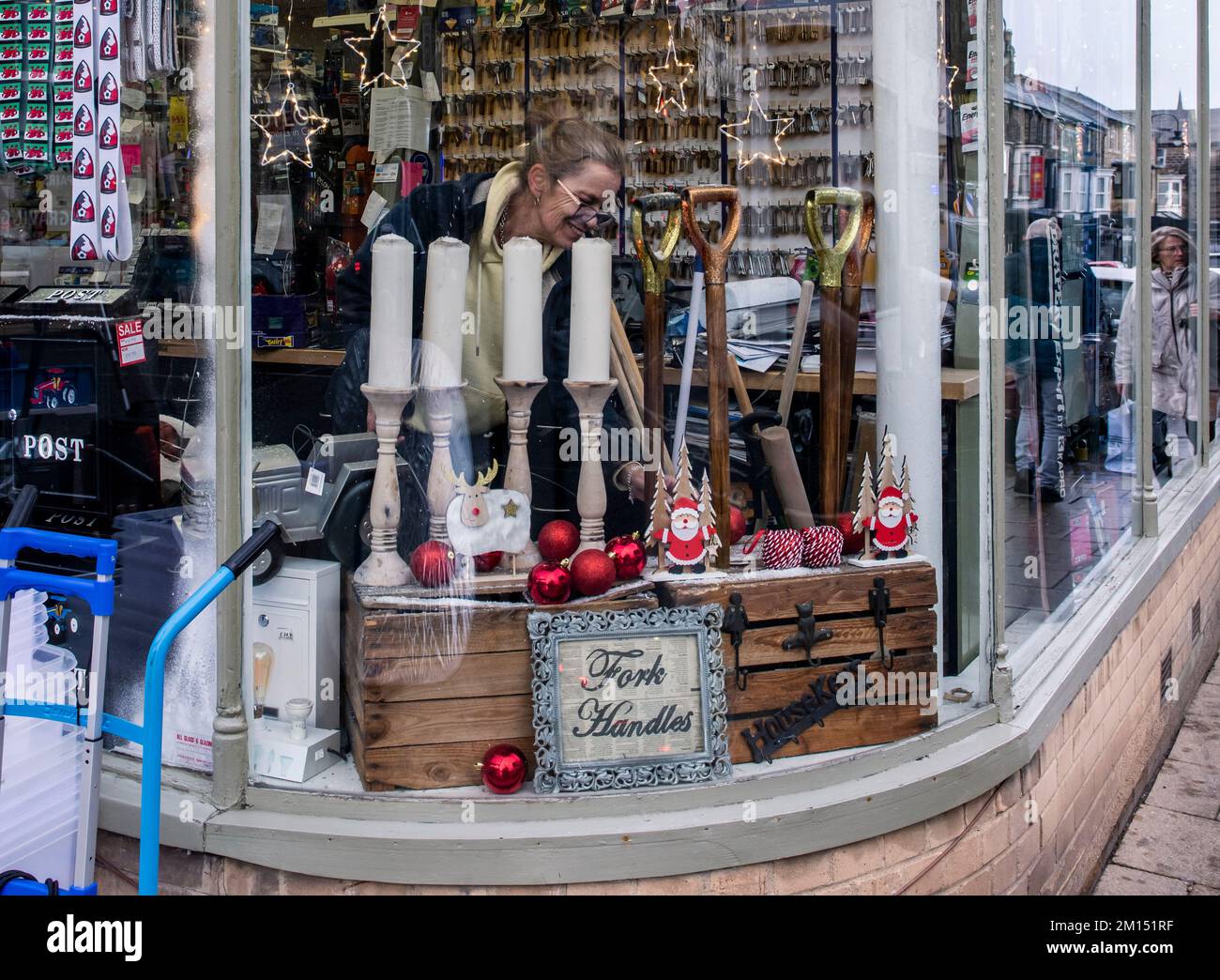 Harrogate, UK. 10th Dec, 2022. Jennie Lyons of Arkwright's Tool ...