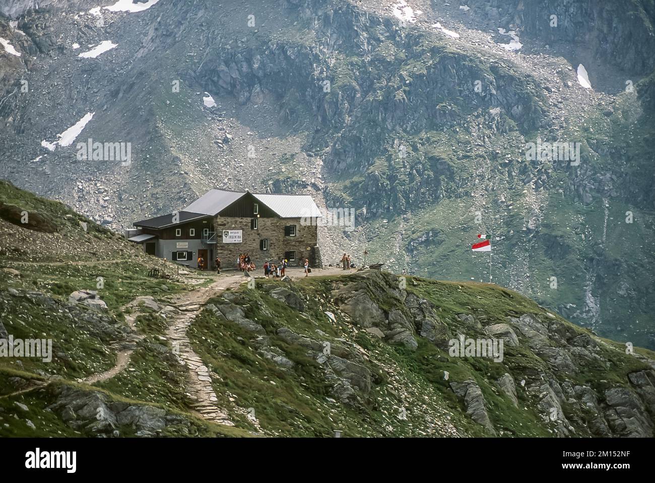 Birnlucken rifugio brigata tridentina mountain refuge hi-res stock ...