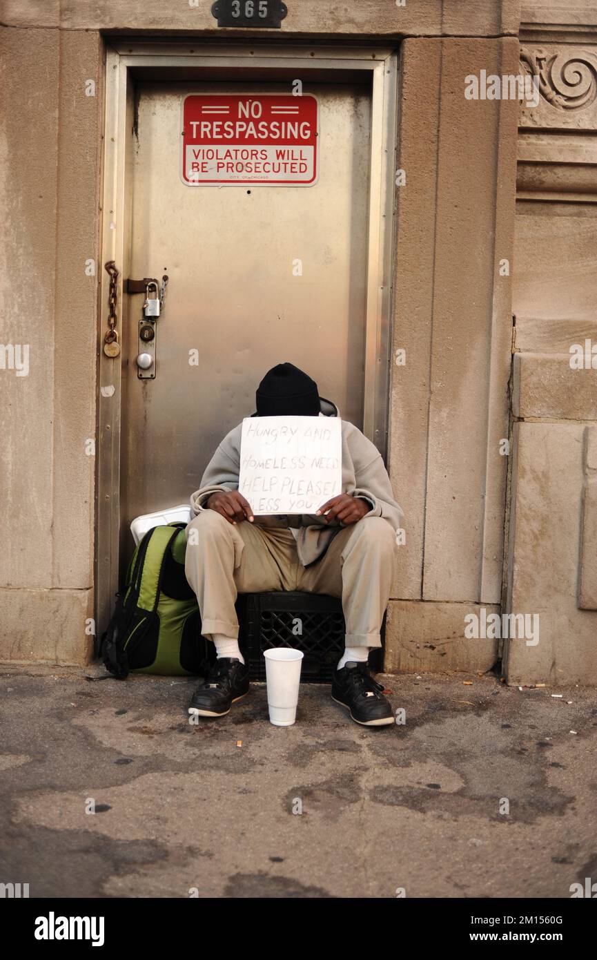 Downtown homeless chicago man hi-res stock photography and images - Alamy