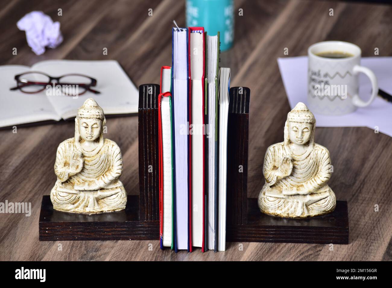 Bookend hi-res stock photography and images - Alamy