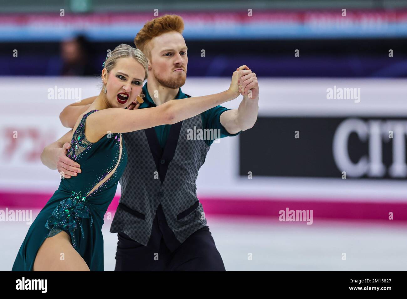 Nadiia Bashynska and Peter Beaumont of Canada compete during ISU Grand ...