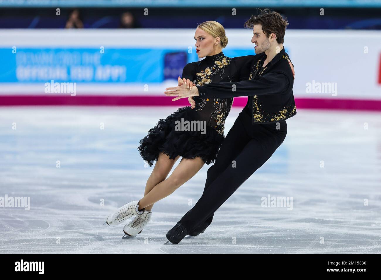 Phebe Bekker and James Hernandez of Great Britain compete during ISU ...