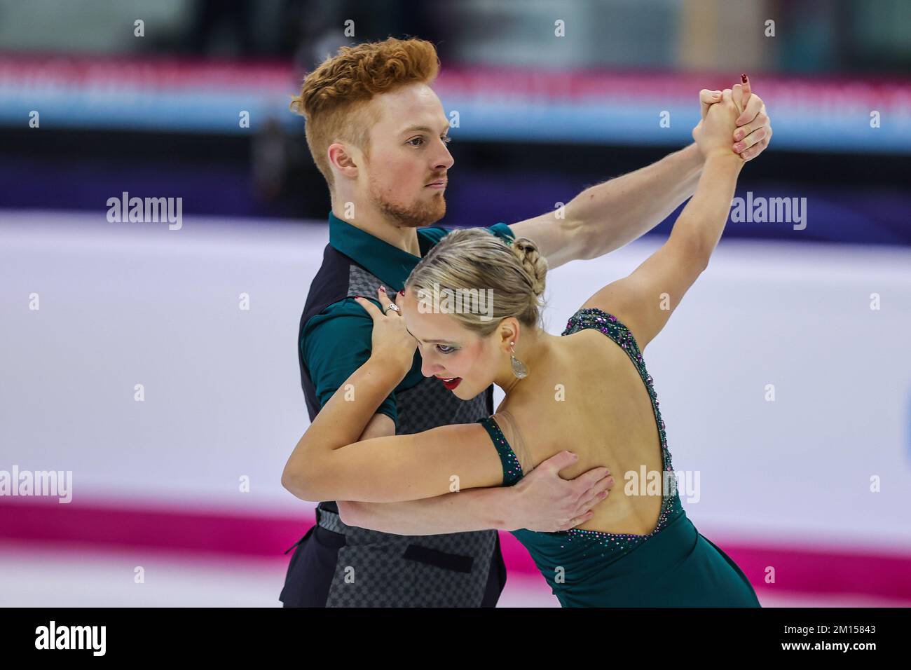 Nadiia Bashynska and Peter Beaumont of Canada compete during ISU Grand ...