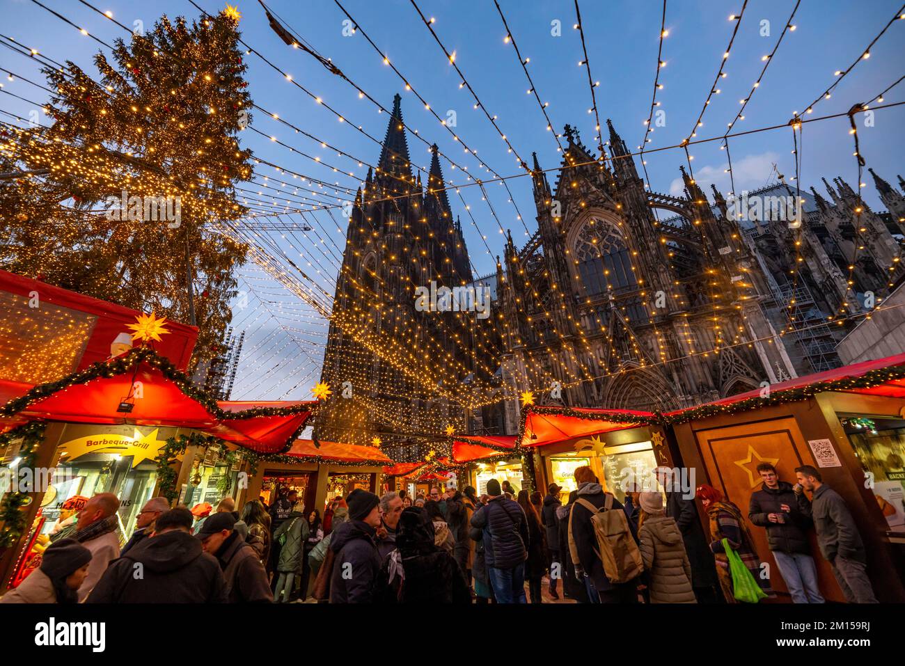 Christmas market at the Roncallli Platz, directly at the Cologne ...