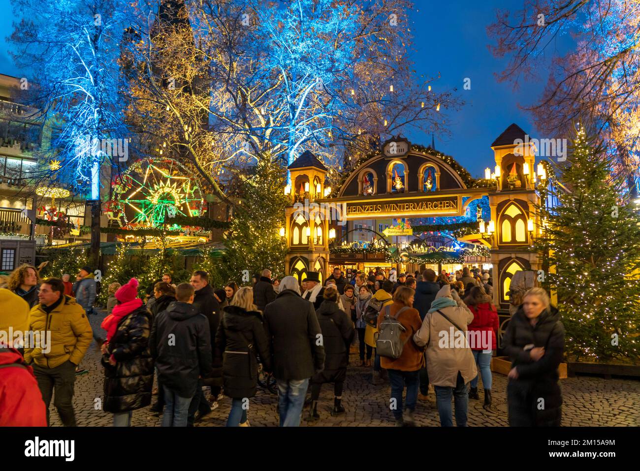 Christmas market, at the Alter Markt in the old town of Cologne, NRW ...